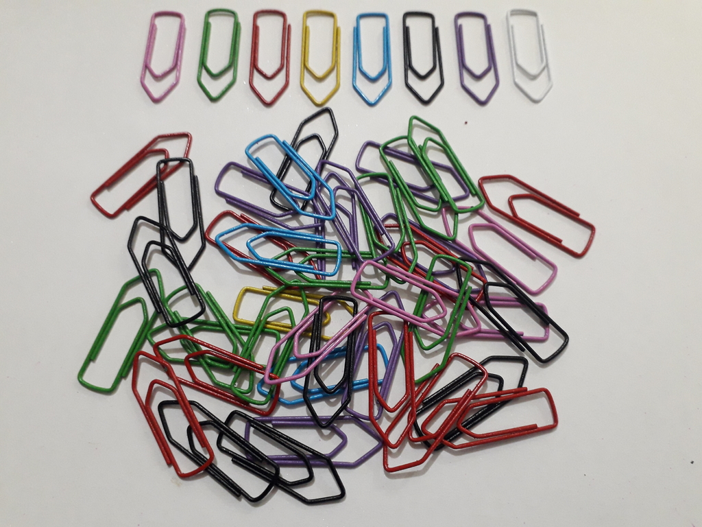 Caixa de Clips Colorido c/50 - Comprar em Renata Apollo