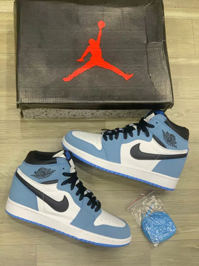 Tênis Air Jordan 1 Retro High OG 'University Blue' azul bebê