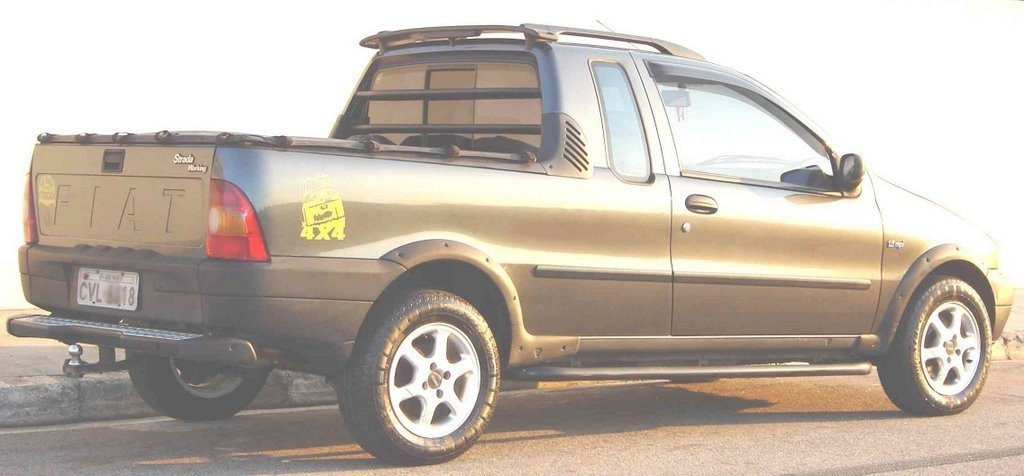 Lateral Traseira Strada 96 97 98 99 2000 2001 2002 2003 2004 2005 2006 ...
