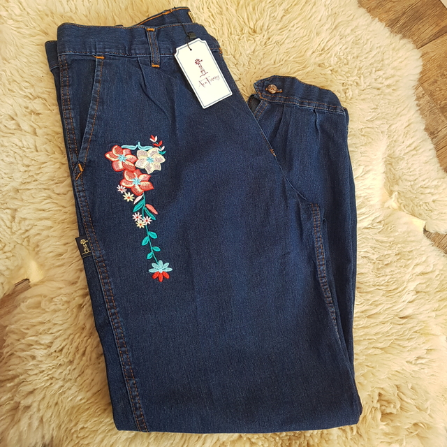 Bombachas de campo en jeans bordadas. - Vuelta al Pago