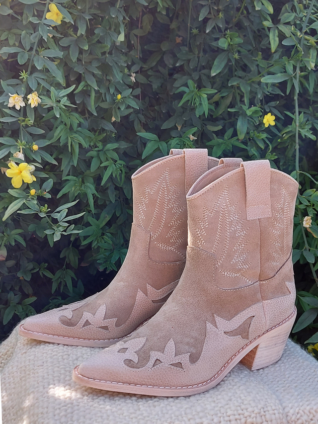Botas Texanas Cortas Relieve y Bordado Quica Mardel